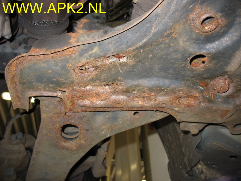 Foto´s Roestschade aab subframe Ford Focus - Auto Advies J.Speksnijder